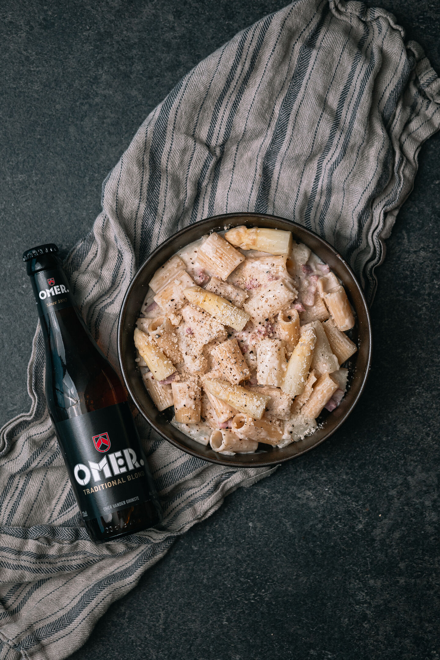 OMER. | Pasta met asperges, pancetta en room